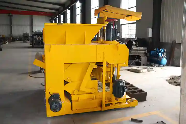 Automatic Concrete Block Making Machine, Brick Size 400*100*200 mm, 400 ...