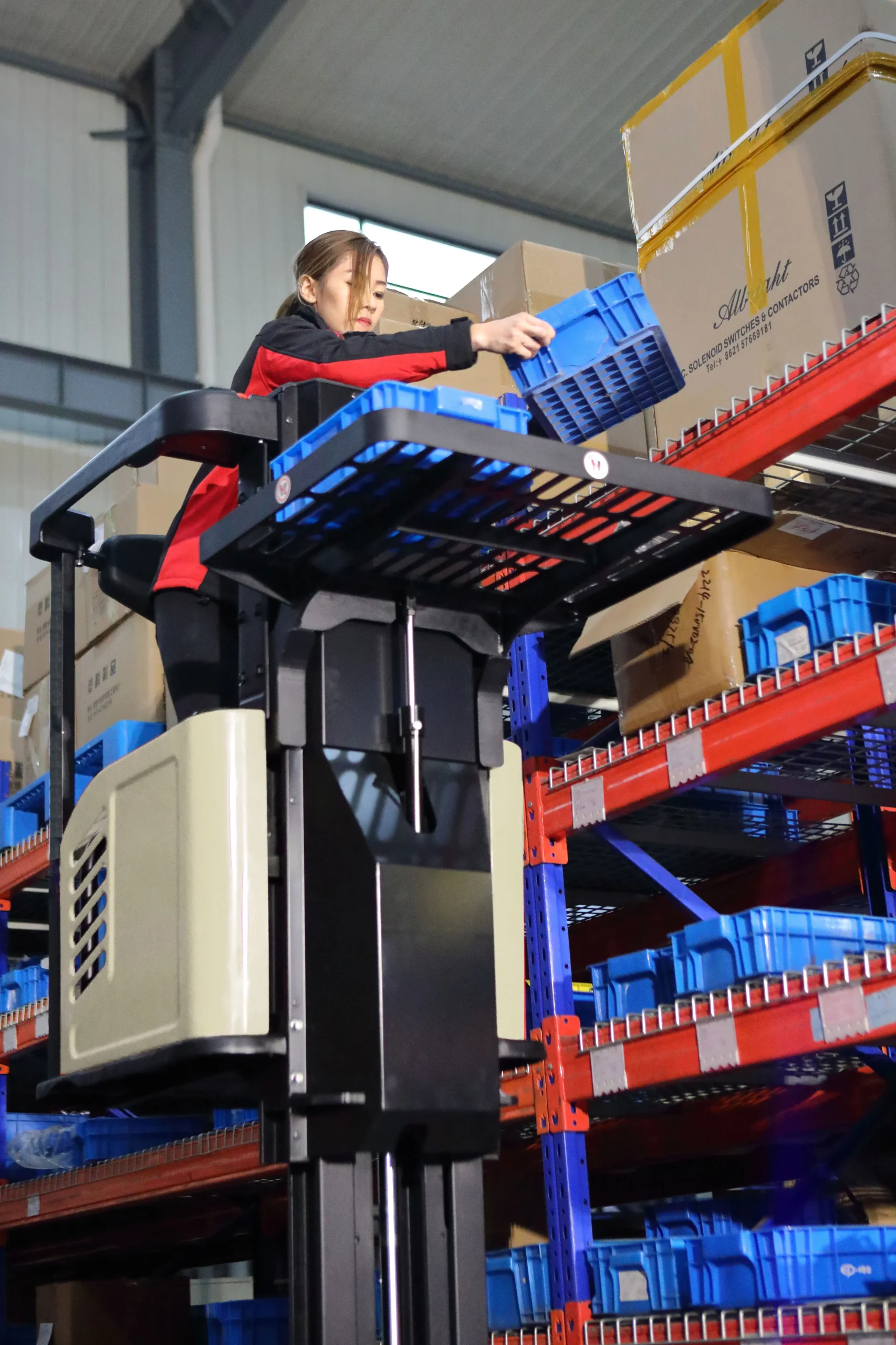 336kg Electric Order Picker – Compact Warehouse Lifting Equipment ...