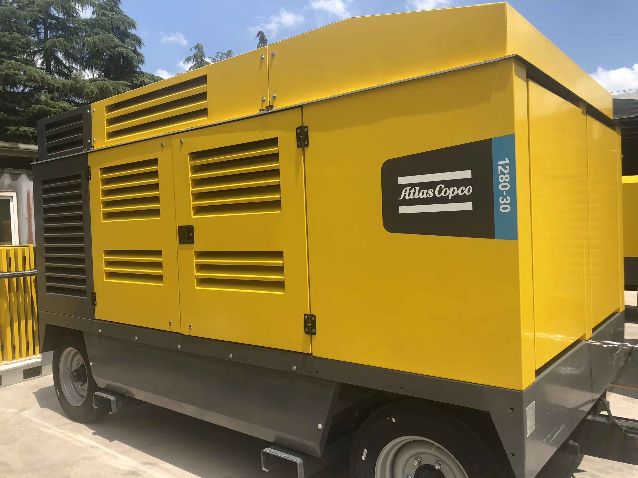 Atlas Copco 1500 CFM Stationary Air Compressor – 35 Bar, 441kW Cummins ...